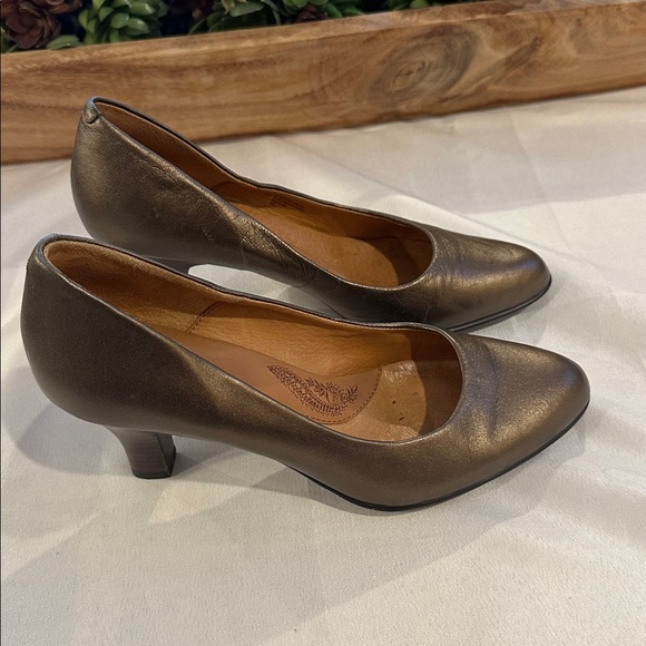 Sofft | Shoes | Sofft Sammy Leather Pumps Shoes Heels Bronze Metallic ...